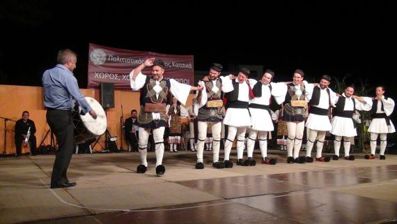 Η Πρώτη Παραδοσιακή Μουσικοχορευτική Γιορτή στη Λίμνη Τριχωνίδα είναι ...