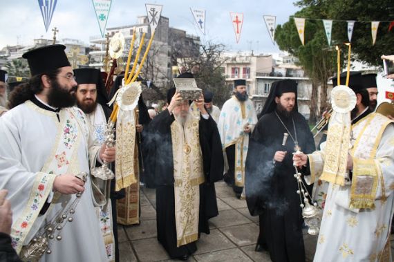 Στην Αγία Τριάδα Αγρινίου τα λείψανα των Αγίων Ραφαήλ, Νικολάου και ...