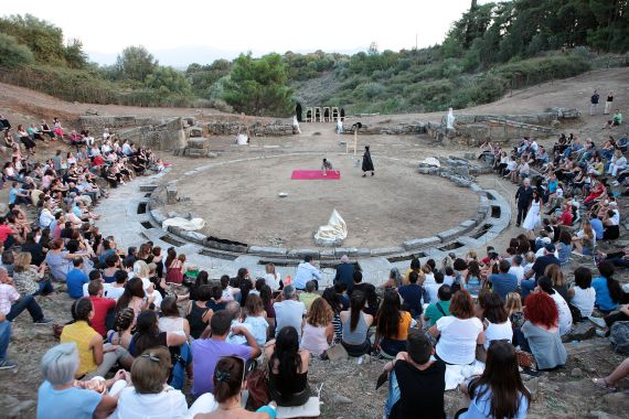 Ολοκληρώθηκε η «διαδρομή» του ΔΗ.ΠΕ.ΘΕ Αγρινίου στα αρχαία θέατρα της ...
