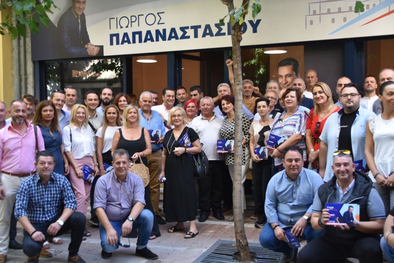 Περιοδεία Παπαναστασίου και υποψηφίων του στο κέντρο του Αγρινίου ...